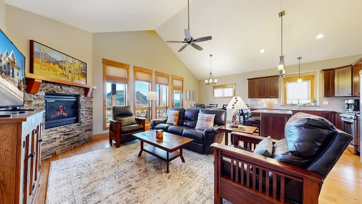 Modern Mountain Retreat/spotless - Estes Park, CO