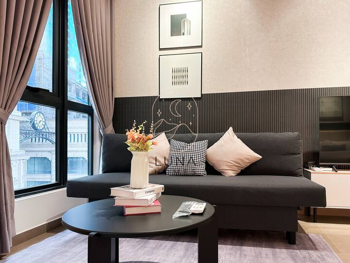 Contemporary Design | Free Netflix | Near 1 Utama - Petaling Jaya
