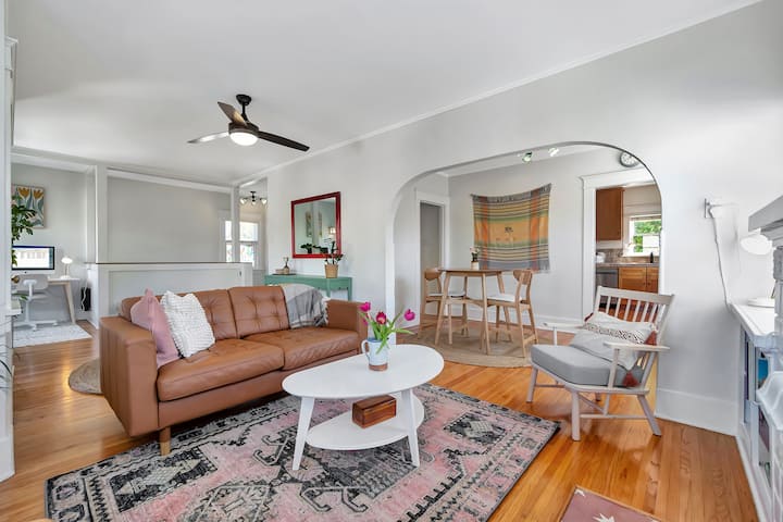 Cute & Cozy Beach Retreat - Los Alamitos, CA