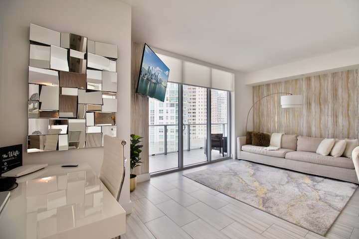 Stylish Modern Apartment In A Prime Location - Miami