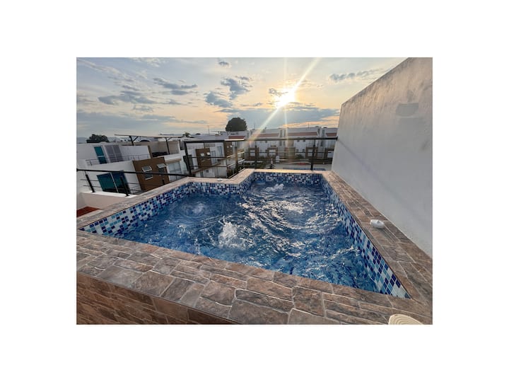 Casa Con Jacuzzi En La Azotea Y Jardin - Melgar