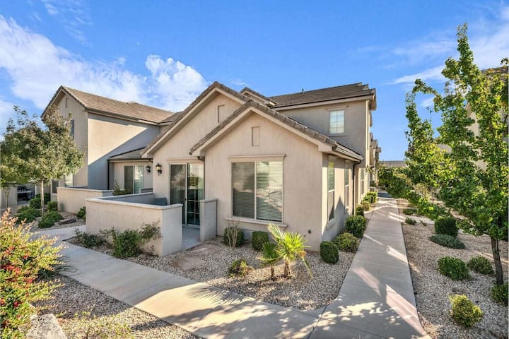 Vacation Lane Spacious & Comfy Home W/heated Pool! - Washington, UT