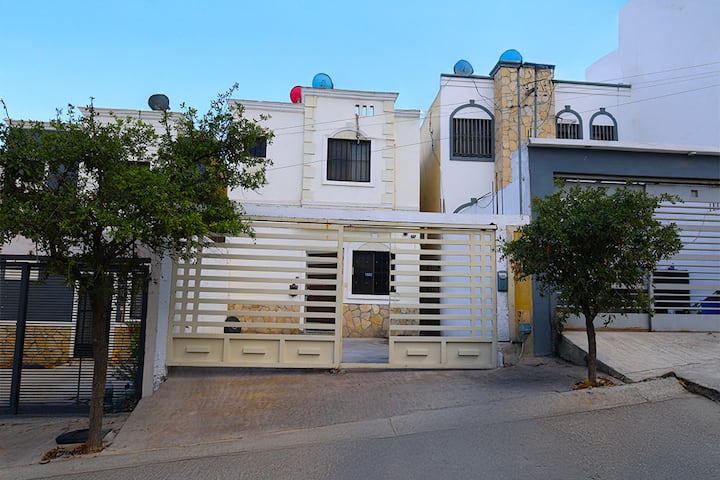 15 Mins American Consulate, 30 Mins Stadium Bbva - Santa Catarina