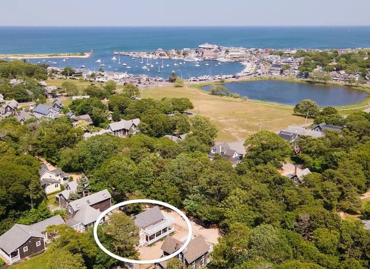 Newly Restored Cottage In Downtown Oak Bluffs! - Martha's Vineyard, MA