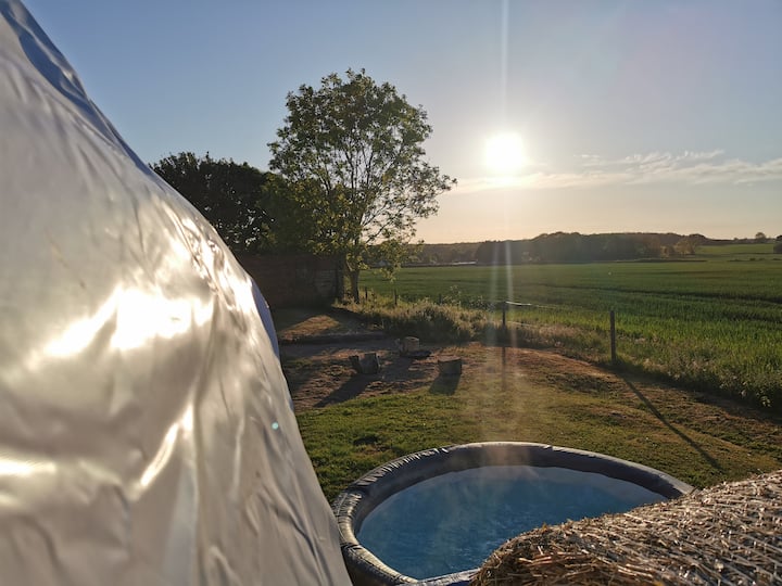 Hot Tub And Star Dome -Heater, Projector, Firepit - 링컨셔