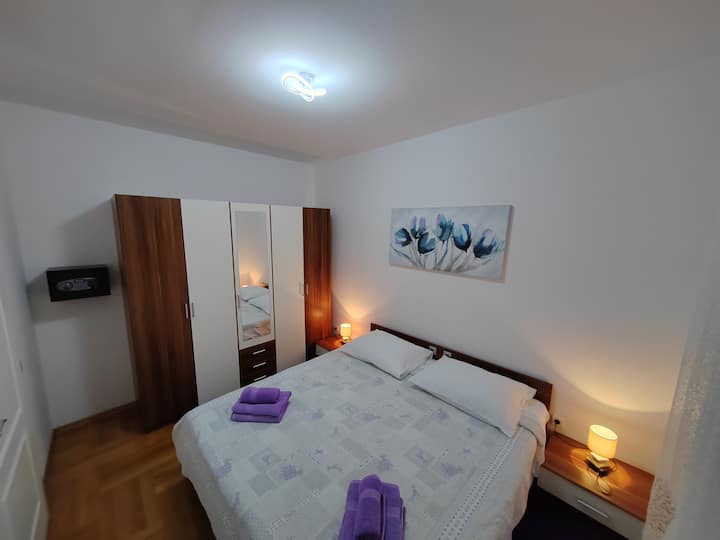 App 2 Mara Cres * * * * - Cres