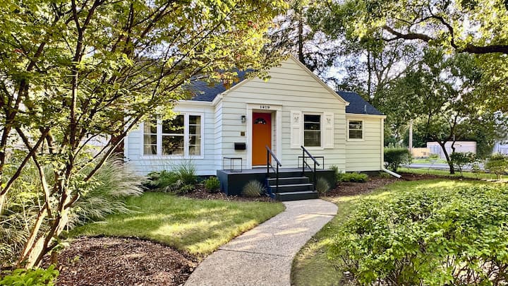 Stylish, Playful House Near Downtown And Campus - Champaign, IL