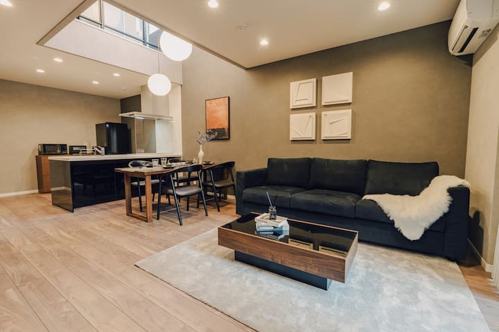 十六夜|临近难波，机场直达天下茶屋，地铁直达梅田，心斋桥，美国村|花园町7分钟|精美日式整栋一户建 - Japan