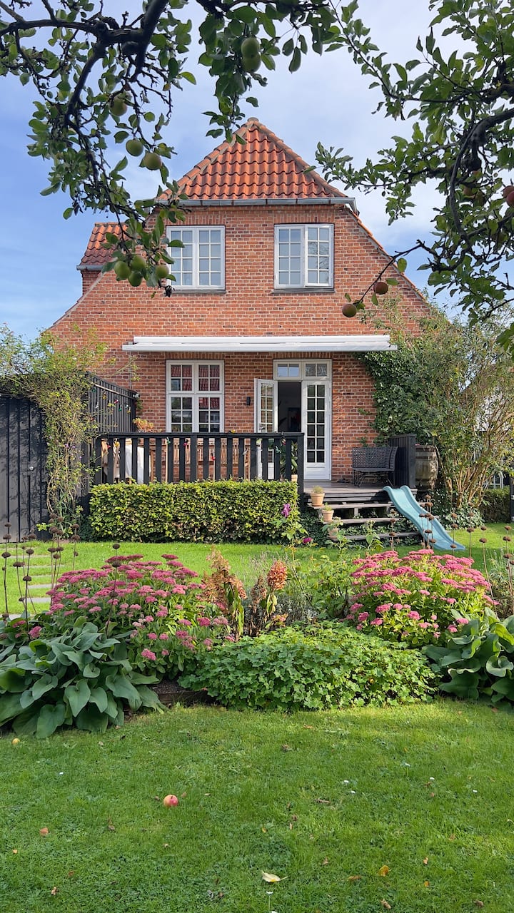 Family Home In The City With Private Parking - Copenhagen