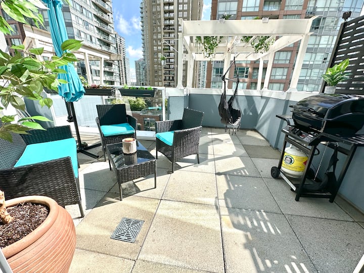 Downtown Loft With Large Balcony - Vancouver
