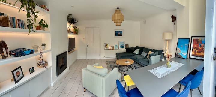 Tranquil Mews Townhouse With Garden & Parking - Dublin