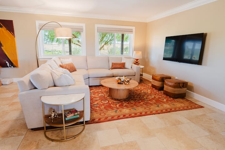 Luxury Vineyard Estate With Game Barn And More - San Miguel, CA