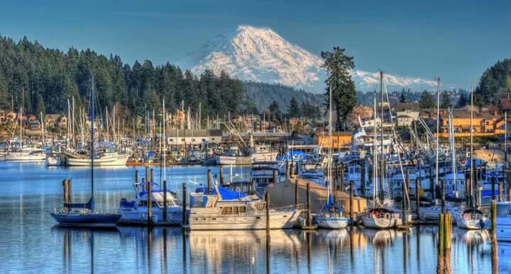 Gig Harbor Queen Room W/ Harbor View | Jetted Tub - Gig Harbor, WA