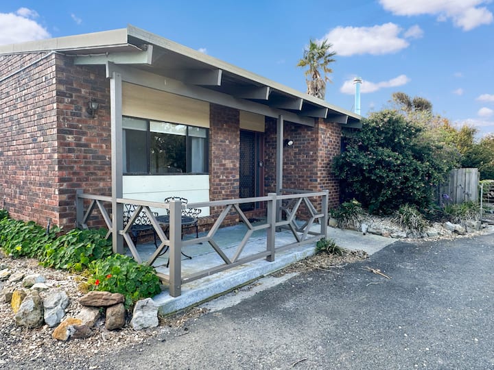 Ocean Breeze • Sleeps 12 - Scamander