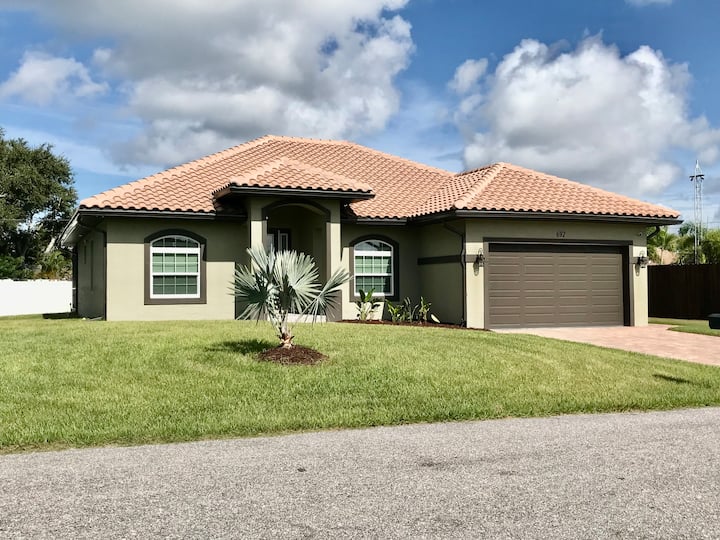 Venice Beach House Wheated Saltwater Screened Pool - Venice, FL