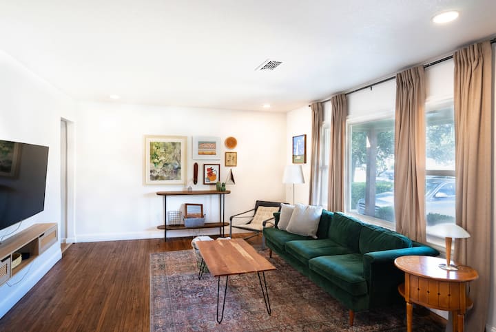 Jade House | Near Will Rogers Sleeps 8 - Fort Worth, TX