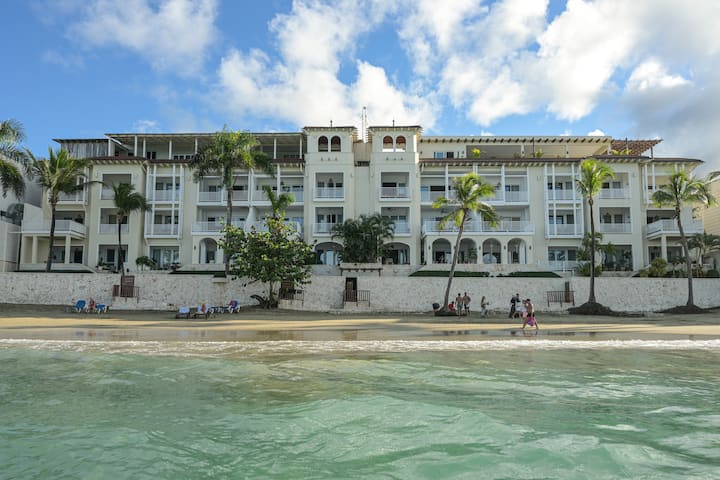 Stunning Beachfront 3-bdr Apartment - Cabarete