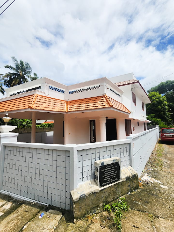 Urban Haven Premium House (3bhk) - ティルバナンタプーラム