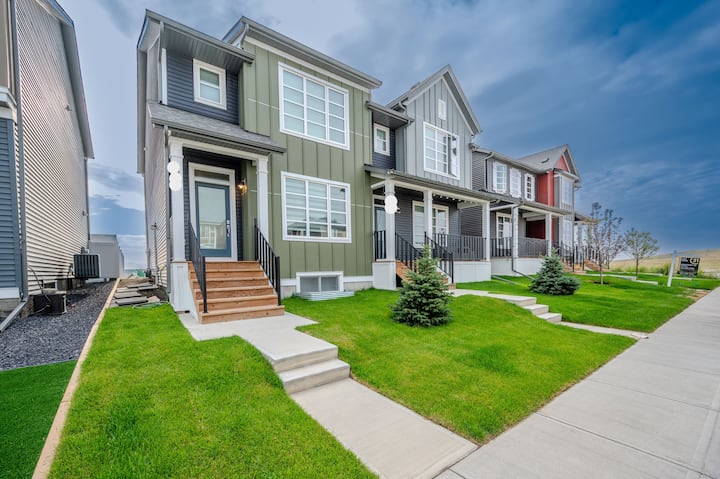 1 King Two Bedroom Newly Built Secondary Suite - Airdrie
