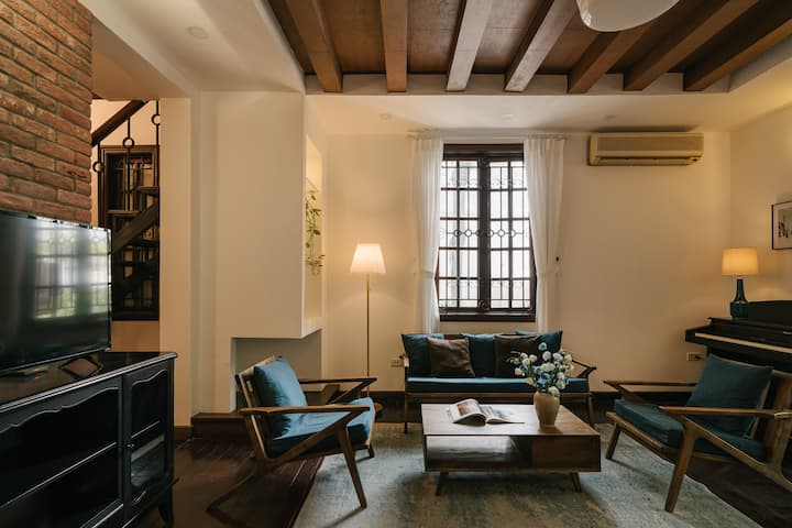 Winter House- Food Paradise + Train Street - Hanói