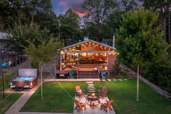 Log Cabin On Open Water *Hot Tub* - Tool, TX