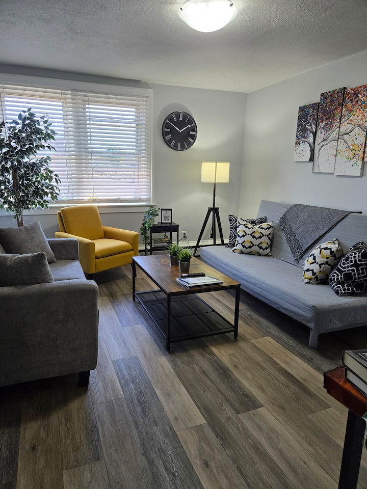 Stylish Modern Gem In Downtown Sault, On - Sault Ste. Marie, MI