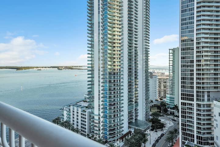 Breathtaking Condo | Club At Brickell Bay 24 Floor - Miami