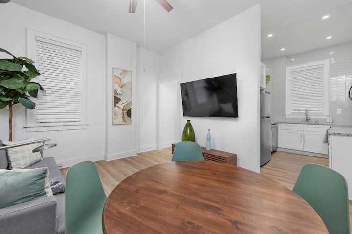 Luxury 1 Bedroom, Sleeps 4, Downtown W Adams - 408 - Cedar point, Sandusky