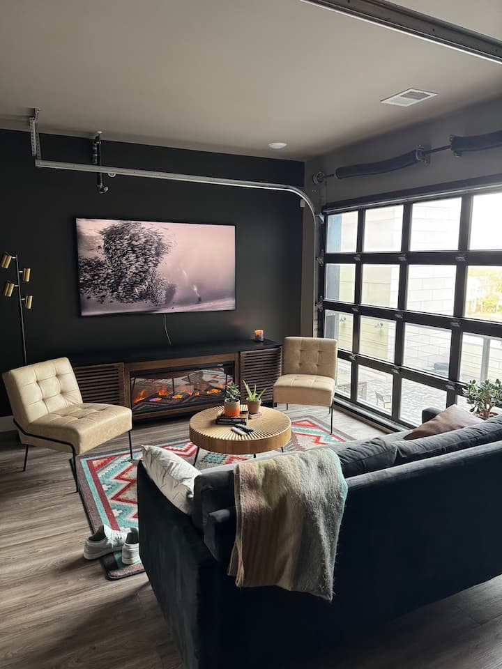 Perfect Downtown Condo - Lawrence, KS