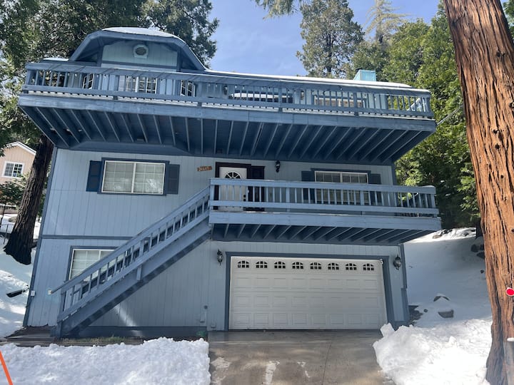 Blue Bird Cabin – Spacious 7br Mountain Getaway - Crestline, CA