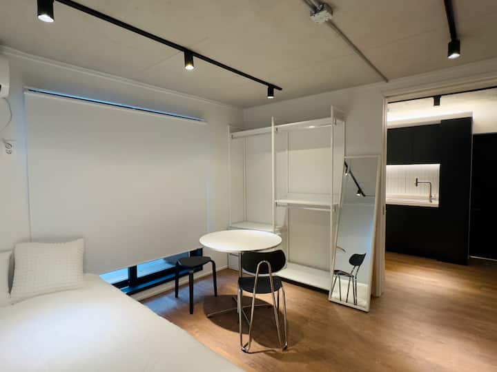 Gangnam Contemporary Loft 1-5 (Semi-basement) - Seoul