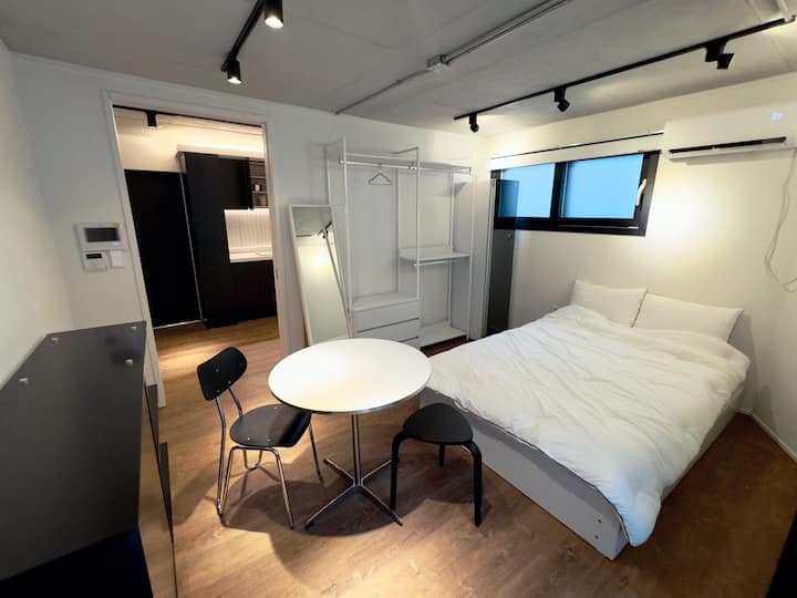 Gangnam Contemporary Loft 1-3 (Semi-basement) - Seoul