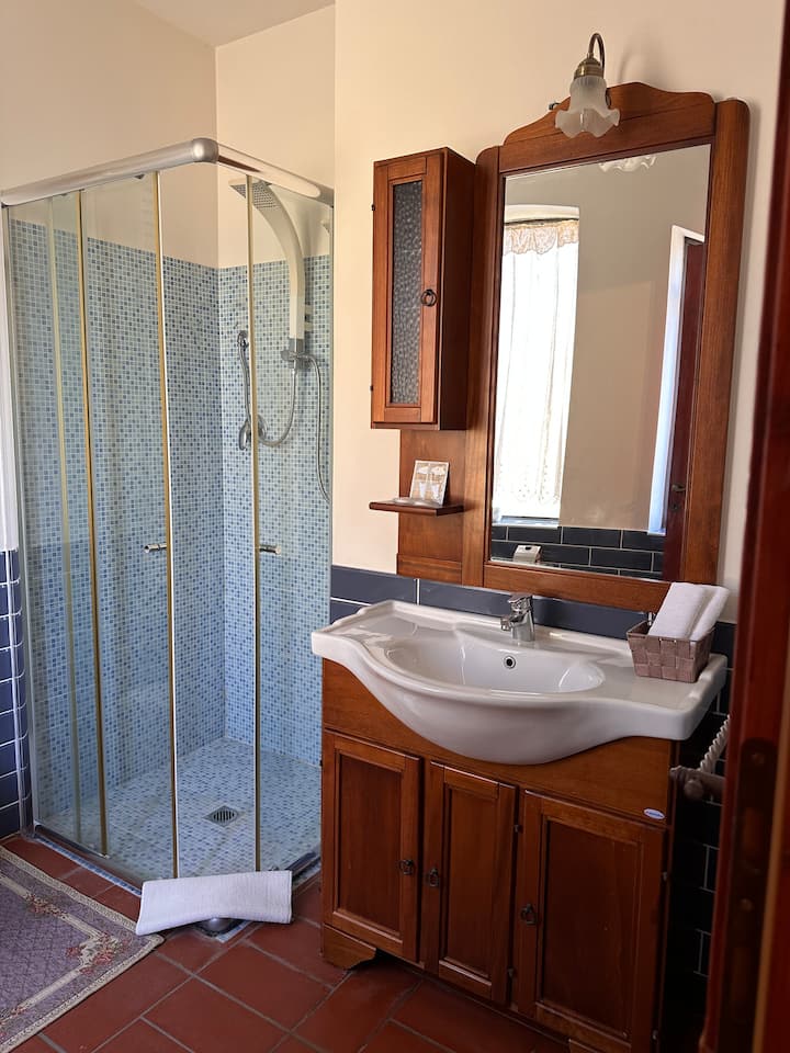 B&b In Centro. Camera Matrimoniale - Bagno Privato - Santarcangelo di Romagna