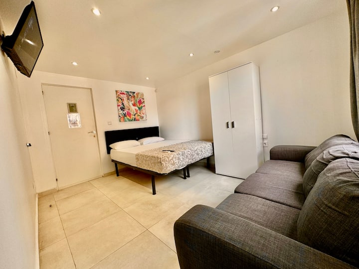 1 Estudio Nuevo Frente Al Metro 312 - Sant Boi de Llobregat