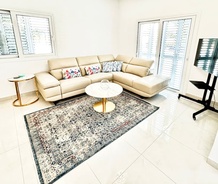Lux 5 - Paphos