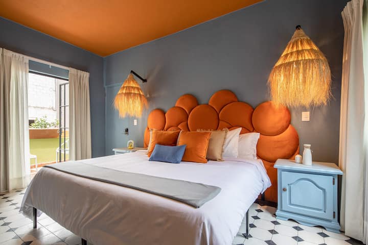 Holt Art Deco Retreat In Vibrant 3 Bedroom Villa - San Miguel de Allende