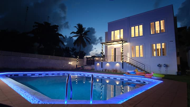 Ecr London Villa - Chennai
