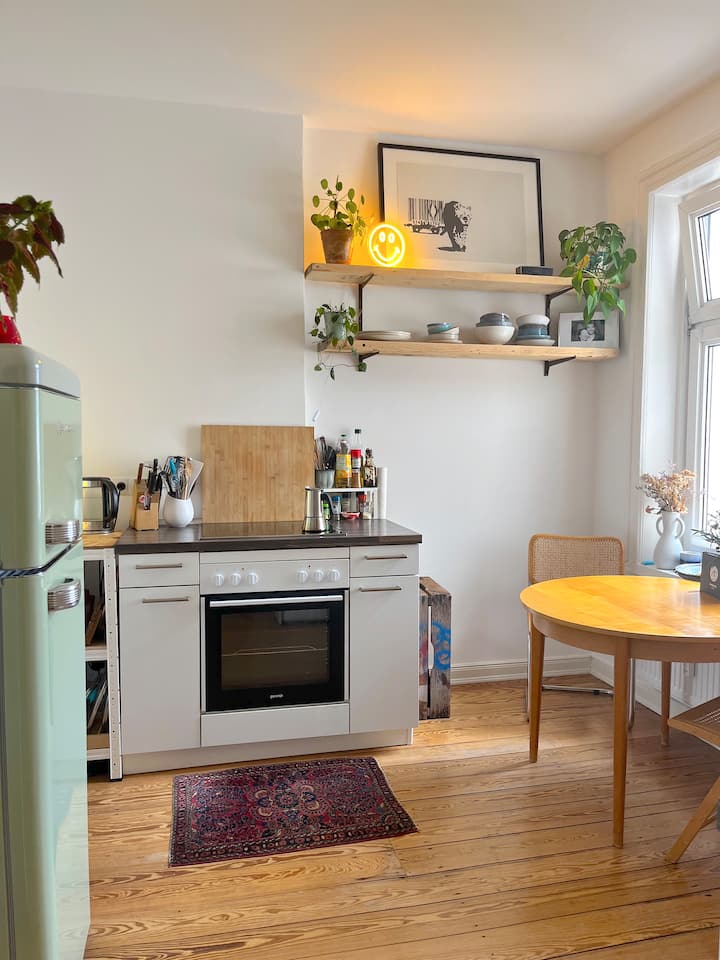 Lovely, Cozy “Altbauwohnung” With Balcony - Hambourg