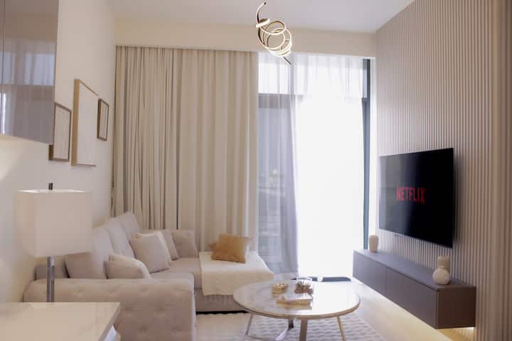 Modern 2br Near Downtown Sleeps Up To 6 Pool & Gym - Dubai