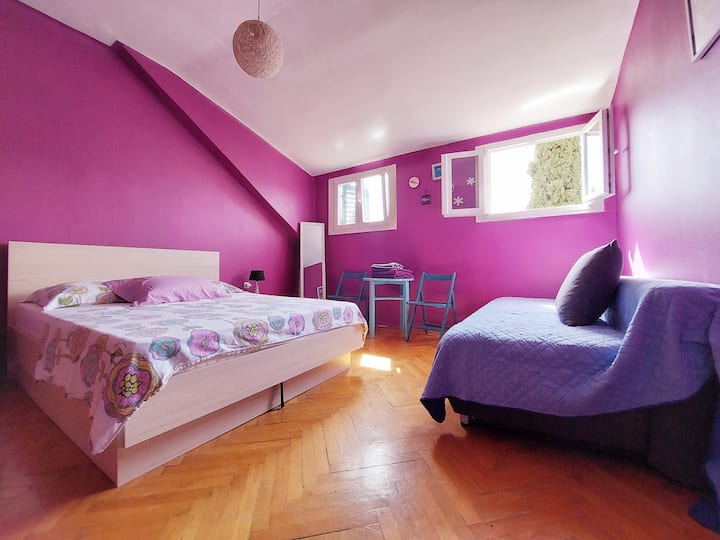 Purple Room In The Center :) - Split