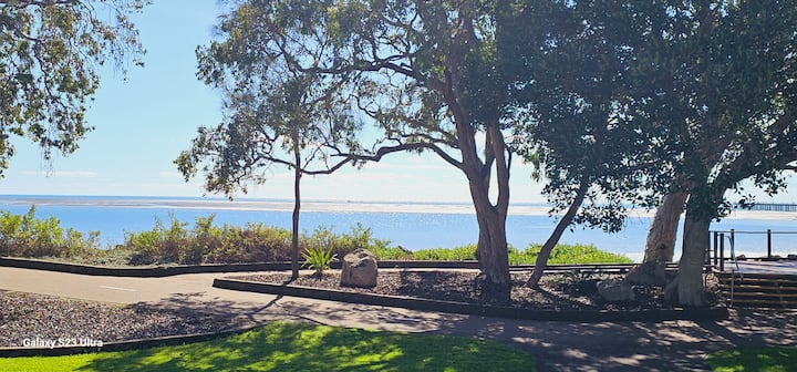 Beach At Door, Park Across Road. 2 Bedrooms, Pets - Hervey Bay