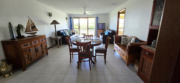 Beach At Door, Park Across Road. 2 Bedrooms, Pets - Hervey Bay