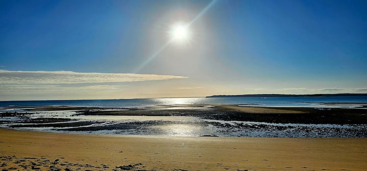 Large Pool Gardens Spa Beach Entire Apartment - Hervey Bay