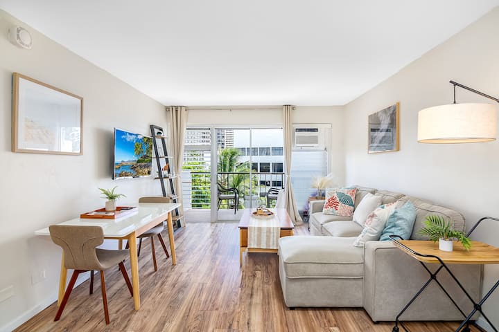 Spacious 2br/2ba Steps To Waikiki Beach + Parking - Honolulu, HI