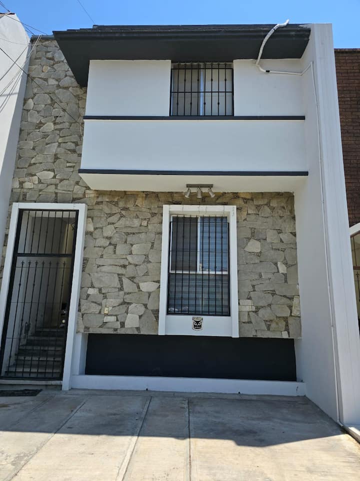 Cómoda Casa Familiar - Monterrey