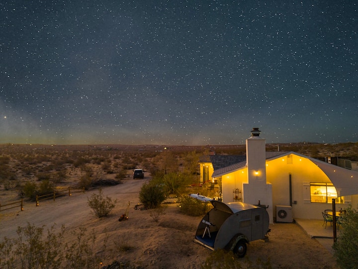 Into The Wild / Secluded / Stargazing Trailer - Joshua Tree National Park, California