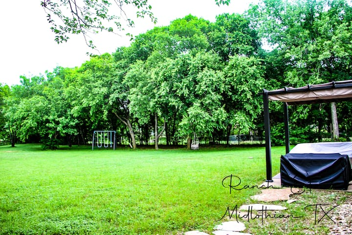 Ranch Edén 
Welcome To The Country Style Place - Midlothian, TX