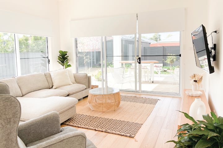 Red Brick Central Retreat - Wagga Wagga