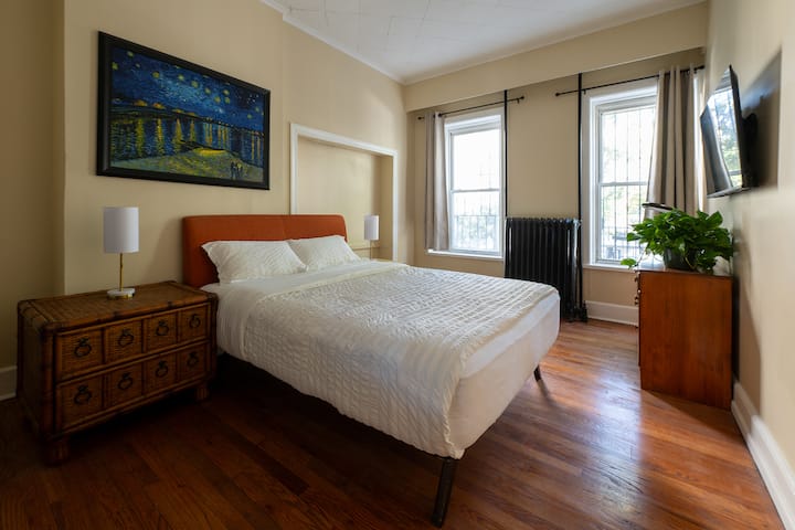 Spacious Brooklyn Retreat With Garden Terrace - Manhattan