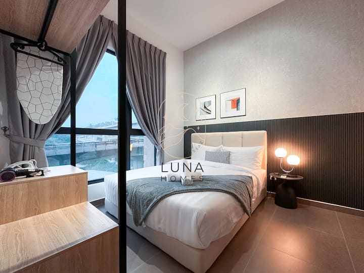2 Rooms | Free Netflix | 1utama, Kpj2 Hospital - Petaling Jaya